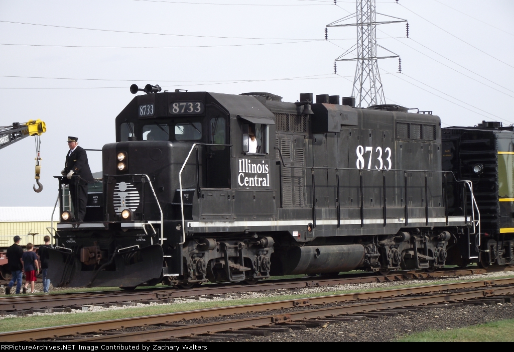 IC 8733